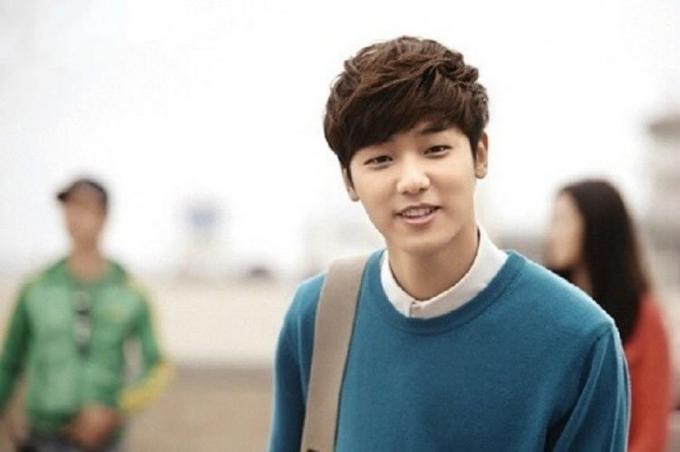 13 Gaya Rambut Pria ala Artis Korea Terbaru, Terpopuler 2020